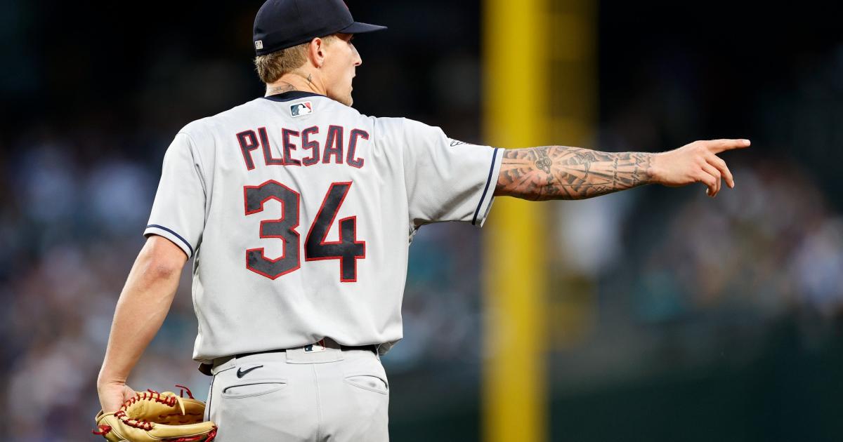 Comment Zach Plesac s'est-il cassé la main ? Un lanceur des Guardians ...
