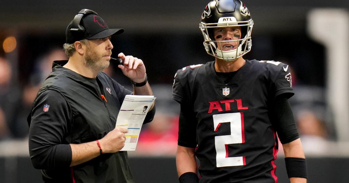 Pourquoi les Falcons ont-ils échangé Matt Ryan ? Arthur Smith et Terry ...